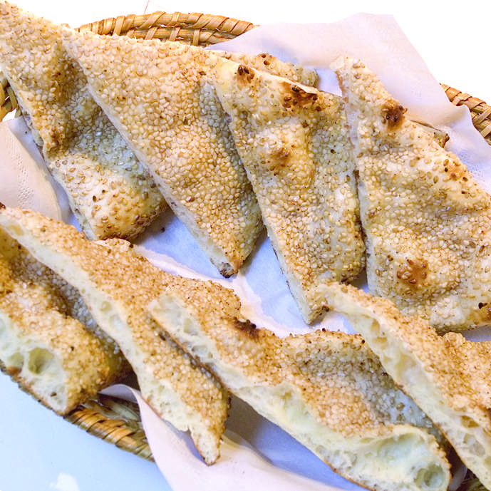 ティルナン (ごまをトッピングしたナン) 1個｜Sesame Naan 1 Piece - Halal Food Japan National ...